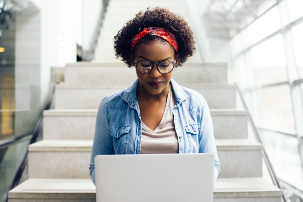 9 Benefits of Working a Part-Time Job While in College